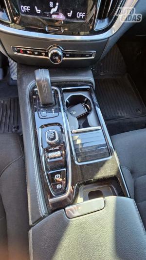 Balts Volvo V60 2021 Plungė, ar dzinēja tilpumu 2.00 L un nobraukumu 213 tūkst. km par 19000 €, foto 10 vietnē AUTOMOTO.COM.LV