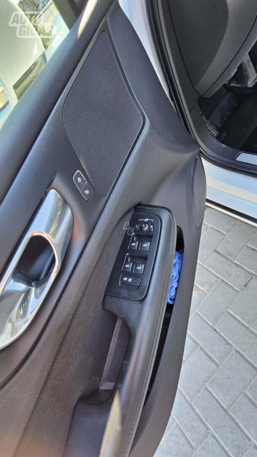 Balts Volvo V60 2021 Plungė, ar dzinēja tilpumu 2.00 L un nobraukumu 213 tūkst. km par 19000 €, foto 11 vietnē AUTOMOTO.COM.LV