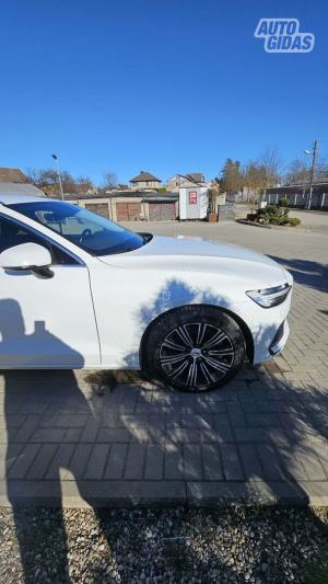 Balts Volvo V60 2021 Plungė, ar dzinēja tilpumu 2.00 L un nobraukumu 213 tūkst. km par 19000 €, foto 13 vietnē AUTOMOTO.COM.LV