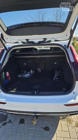 Balts Volvo V60 2021 Plungė, ar dzinēja tilpumu 2.00 L un nobraukumu 213 tūkst. km par 19000 €, foto 14 vietnē AUTOMOTO.COM.LV