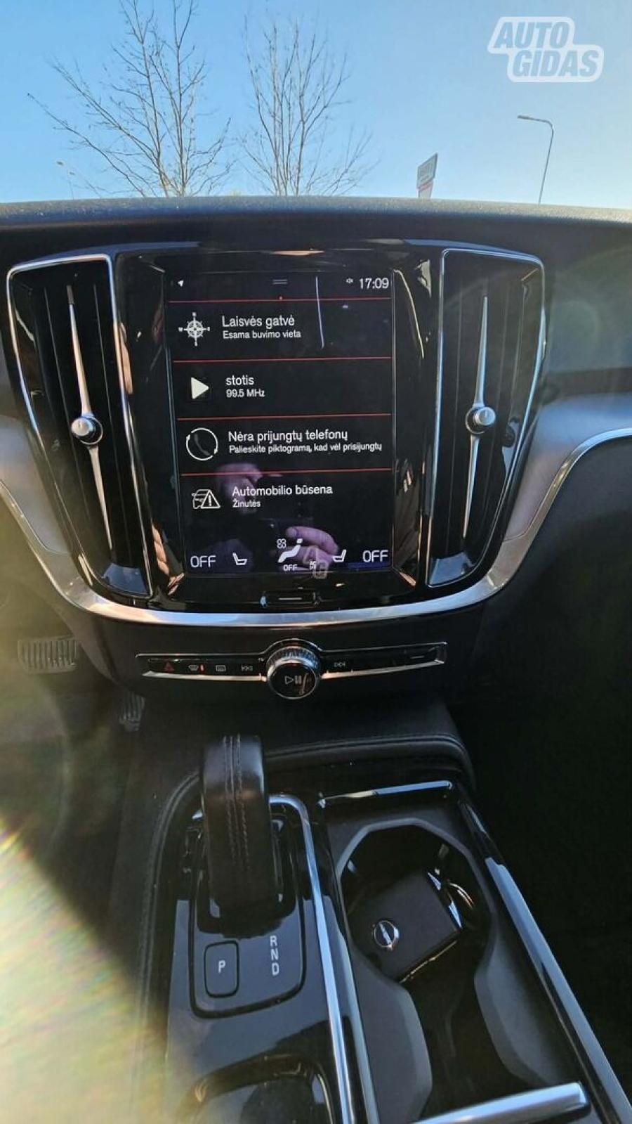 Balts Volvo V60 2021 Plungė, ar dzinēja tilpumu 2.00 L un nobraukumu 213 tūkst. km par 19000 €, foto 16 vietnē AUTOMOTO.COM.LV
