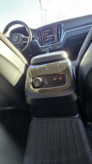Balts Volvo V60 2021 Plungė, ar dzinēja tilpumu 2.00 L un nobraukumu 213 tūkst. km par 19000 €, foto 24 vietnē AUTOMOTO.COM.LV