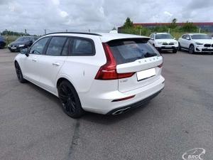 White Volvo V60 2021 in Vilnius, with an engine capacity of 1.97 L and mileage of 92 thousand km for 19900 €, photo 5 on AUTOMOTO.COM.LV