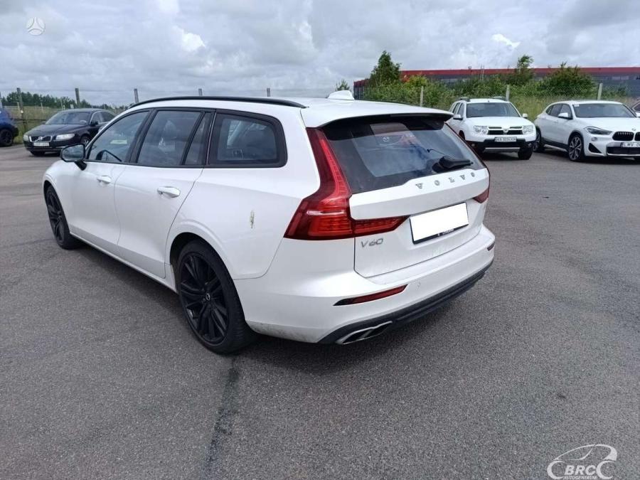 White Volvo V60 2021 in Vilnius, with an engine capacity of 1.97 L and mileage of 92 thousand km for 19900 €, photo 5 on AUTOMOTO.COM.LV