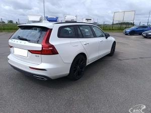 White Volvo V60 2021 in Vilnius, with an engine capacity of 1.97 L and mileage of 92 thousand km for 19900 €, photo 7 on AUTOMOTO.COM.LV