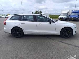 White Volvo V60 2021 in Vilnius, with an engine capacity of 1.97 L and mileage of 92 thousand km for 19900 €, photo 8 on AUTOMOTO.COM.LV