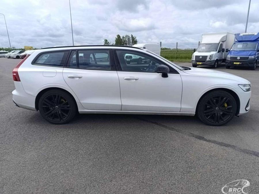 White Volvo V60 2021 in Vilnius, with an engine capacity of 1.97 L and mileage of 92 thousand km for 19900 €, photo 8 on AUTOMOTO.COM.LV