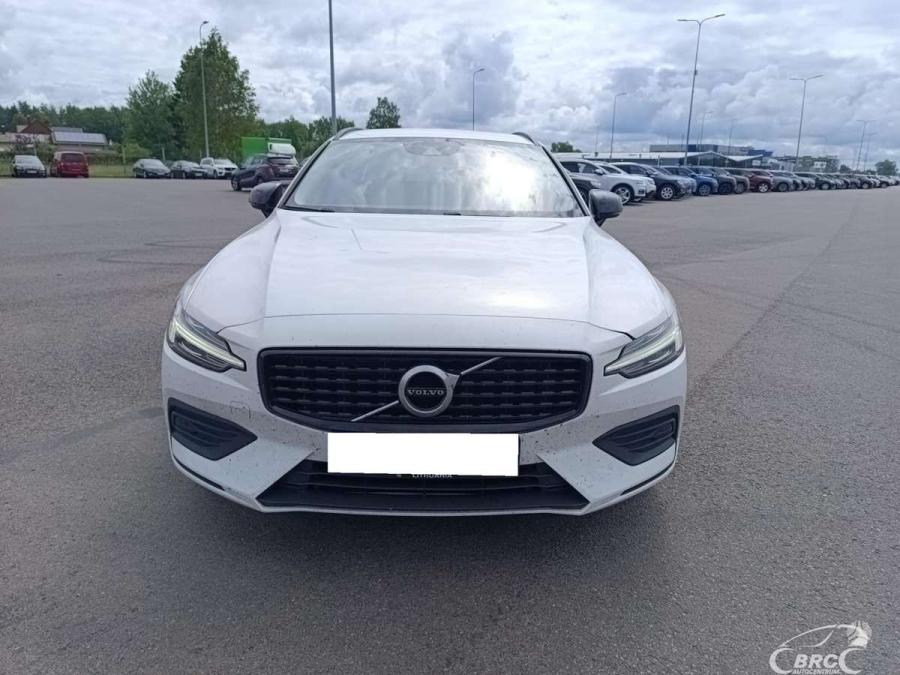 White Volvo V60 2021 in Vilnius, with an engine capacity of 1.97 L and mileage of 92 thousand km for 19900 €, photo 10 on AUTOMOTO.COM.LV