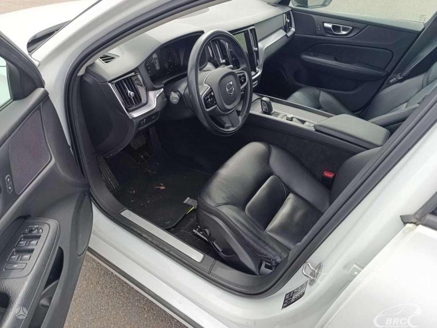 White Volvo V60 2021 in Vilnius, with an engine capacity of 1.97 L and mileage of 92 thousand km for 19900 €, photo 12 on AUTOMOTO.COM.LV