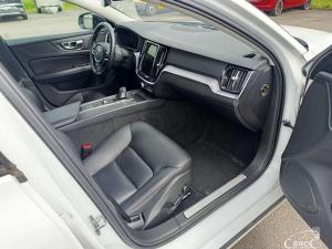 White Volvo V60 2021 in Vilnius, with an engine capacity of 1.97 L and mileage of 92 thousand km for 19900 €, photo 13 on AUTOMOTO.COM.LV