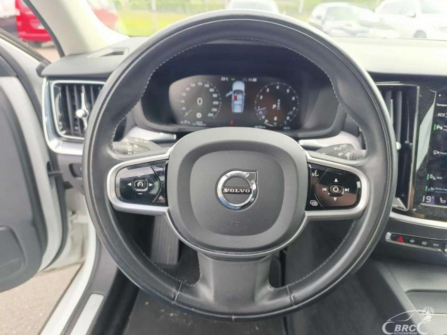 White Volvo V60 2021 in Vilnius, with an engine capacity of 1.97 L and mileage of 92 thousand km for 19900 €, photo 17 on AUTOMOTO.COM.LV
