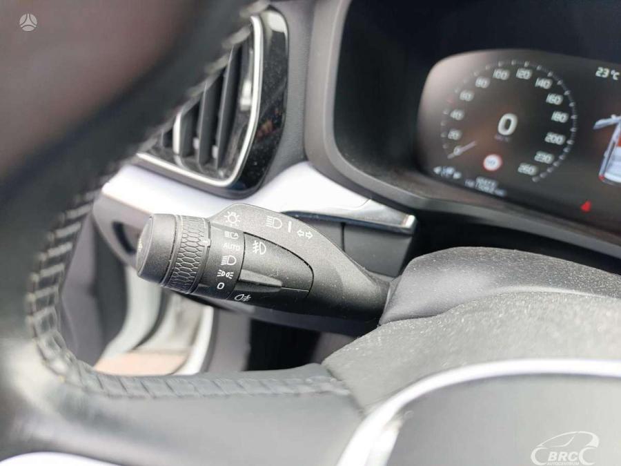 White Volvo V60 2021 in Vilnius, with an engine capacity of 1.97 L and mileage of 92 thousand km for 19900 €, photo 20 on AUTOMOTO.COM.LV