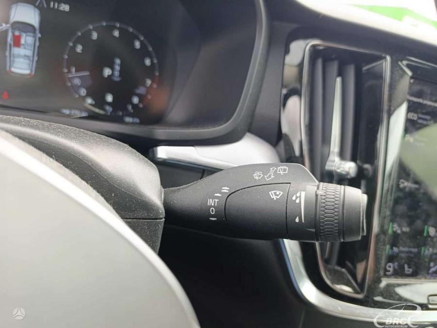 White Volvo V60 2021 in Vilnius, with an engine capacity of 1.97 L and mileage of 92 thousand km for 19900 €, photo 21 on AUTOMOTO.COM.LV