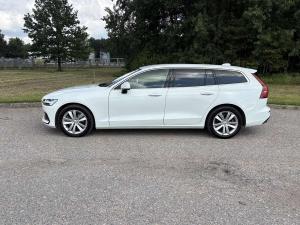 White Volvo V60 2021 in Kaunas, with an engine capacity of 1.97 L and mileage of 180 thousand km for 14900 €, photo 4 on AUTOMOTO.COM.LV