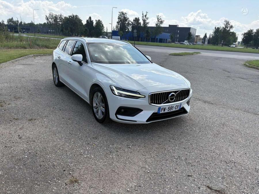 White Volvo V60 2021 in Kaunas, with an engine capacity of 1.97 L and mileage of 180 thousand km for 14900 €, photo 8 on AUTOMOTO.COM.LV