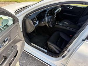 White Volvo V60 2021 in Kaunas, with an engine capacity of 1.97 L and mileage of 180 thousand km for 14900 €, photo 12 on AUTOMOTO.COM.LV