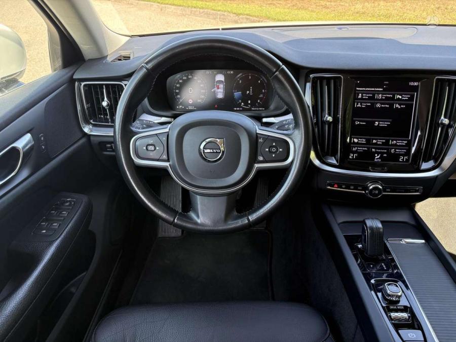 White Volvo V60 2021 in Kaunas, with an engine capacity of 1.97 L and mileage of 180 thousand km for 14900 €, photo 14 on AUTOMOTO.COM.LV