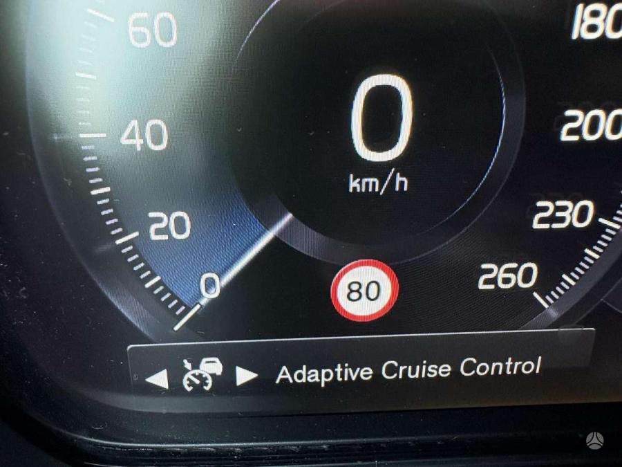 White Volvo V60 2021 in Kaunas, with an engine capacity of 1.97 L and mileage of 180 thousand km for 14900 €, photo 17 on AUTOMOTO.COM.LV