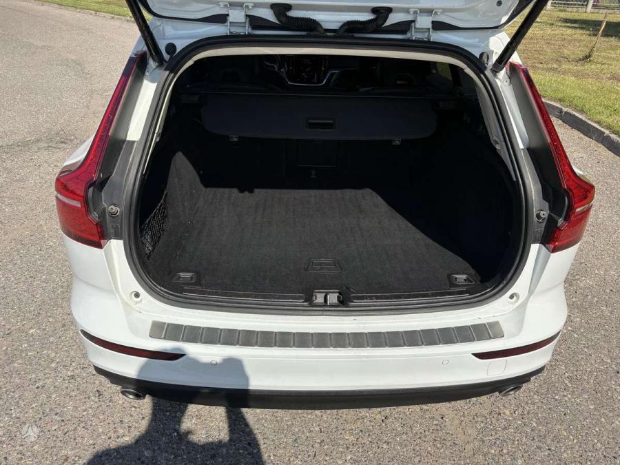 White Volvo V60 2021 in Kaunas, with an engine capacity of 1.97 L and mileage of 180 thousand km for 14900 €, photo 21 on AUTOMOTO.COM.LV