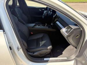 White Volvo V60 2021 in Kaunas, with an engine capacity of 1.97 L and mileage of 180 thousand km for 14900 €, photo 24 on AUTOMOTO.COM.LV