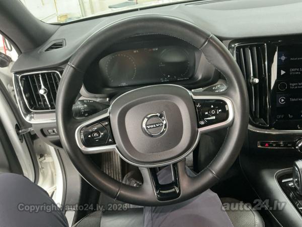 White Volvo V60 2021 in Tartu, with an engine capacity of 2.00 L and mileage of 170 thousand km for 19990 €, photo 5 on AUTOMOTO.COM.LV