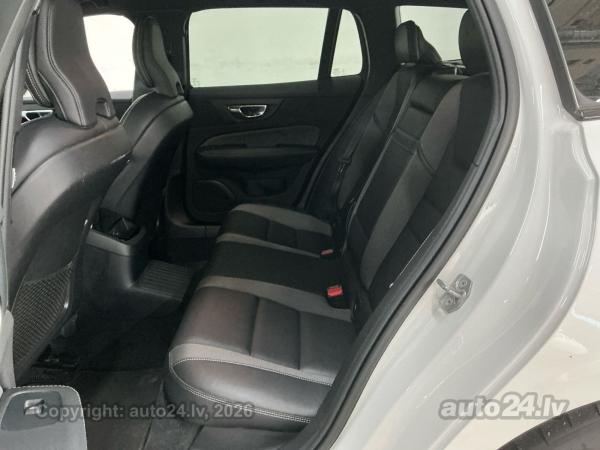 White Volvo V60 2021 in Tartu, with an engine capacity of 2.00 L and mileage of 170 thousand km for 19990 €, photo 9 on AUTOMOTO.COM.LV
