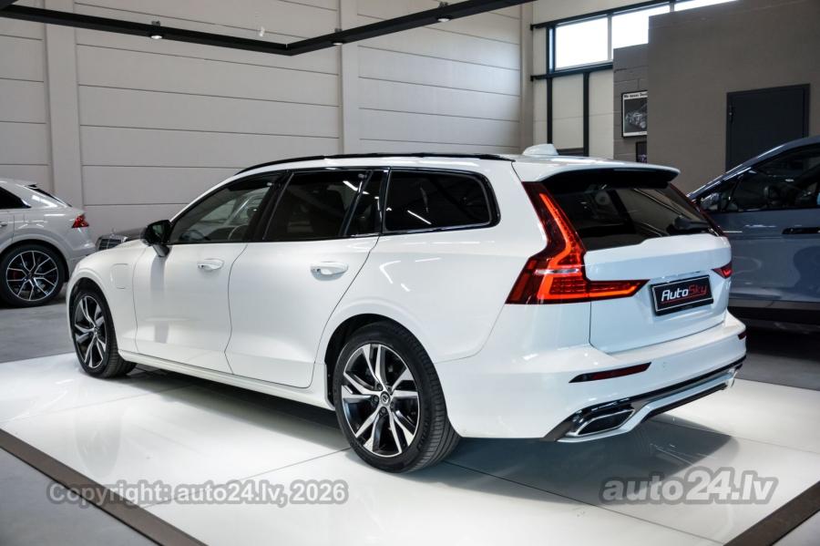 Balts Volvo V60 2021 Tallina, ar dzinēja tilpumu 2.00 L un nobraukumu 66 tūkst. km par 36900 €, foto 5 vietnē AUTOMOTO.COM.LV