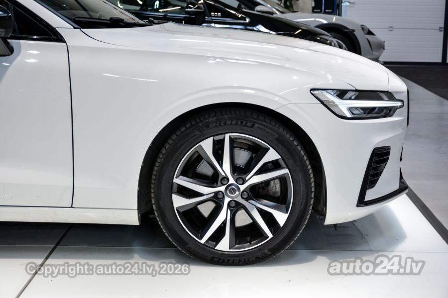 Balts Volvo V60 2021 Tallina, ar dzinēja tilpumu 2.00 L un nobraukumu 66 tūkst. km par 36900 €, foto 8 vietnē AUTOMOTO.COM.LV