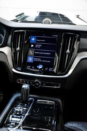 Balts Volvo V60 2021 Tallina, ar dzinēja tilpumu 2.00 L un nobraukumu 66 tūkst. km par 36900 €, foto 17 vietnē AUTOMOTO.COM.LV