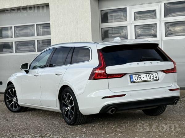 Balts Volvo V60 2021 Tukums, ar dzinēja tilpumu 2.00 L un nobraukumu 299 tūkst. km par 12499 €, foto 4 vietnē AUTOMOTO.COM.LV