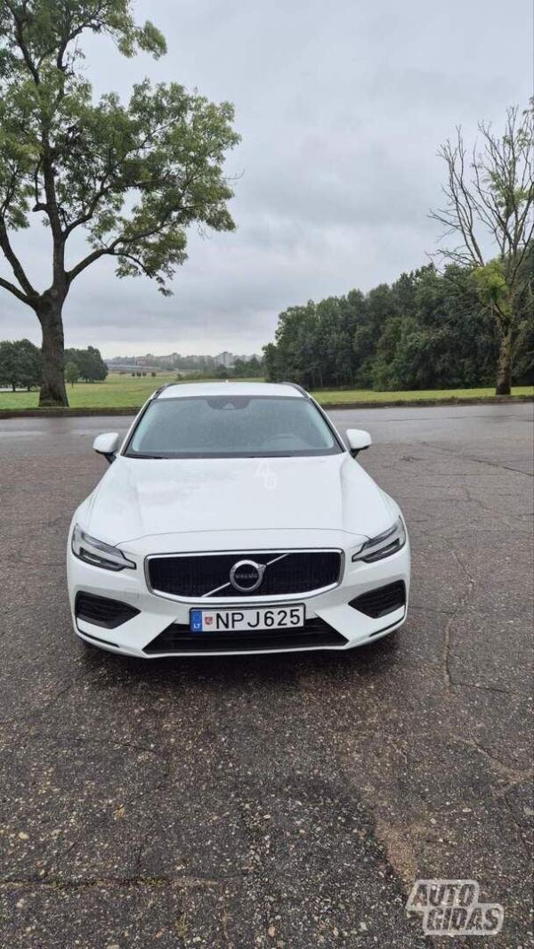 Volvo V60 2021 in Kaunas on AUTOMOTO.COM.LV White Volvo V60 2021 in Kaunas, with an engine capacity of 2.00 L and mileage of 215 thousand km for 15700 €, photo 4 on AUTOMOTO.COM.LV