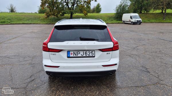 Volvo V60 2021 in Kaunas on AUTOMOTO.COM.LV White Volvo V60 2021 in Kaunas, with an engine capacity of 2.00 L and mileage of 215 thousand km for 15700 €, photo 7 on AUTOMOTO.COM.LV