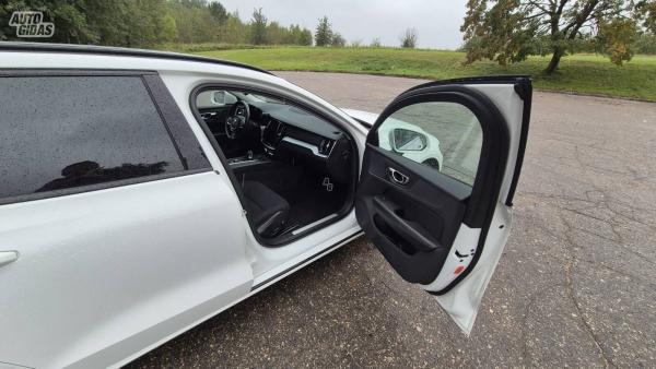 Volvo V60 2021 in Kaunas on AUTOMOTO.COM.LV White Volvo V60 2021 in Kaunas, with an engine capacity of 2.00 L and mileage of 215 thousand km for 15700 €, photo 10 on AUTOMOTO.COM.LV