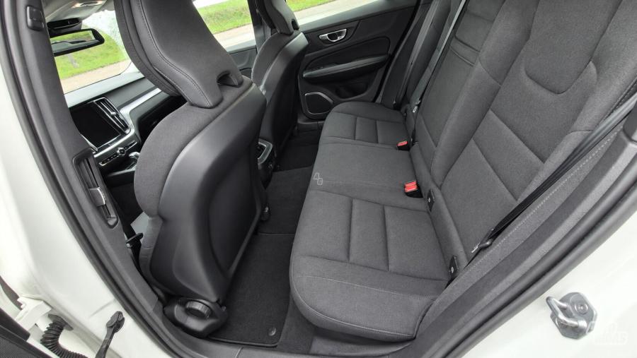 Balts Volvo V60 2021 Kauņa, ar dzinēja tilpumu 2.00 L un nobraukumu 215 tūkst. km par 15700 €, foto 12 vietnē AUTOMOTO.COM.LV