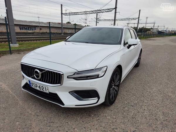 Volvo V60 2021 in Siauliai on AUTOMOTO.COM.LV White Volvo V60 2021 in Siauliai, with an engine capacity of 2.00 L and mileage of 213 thousand km for 15900 €, photo 1 on AUTOMOTO.COM.LV