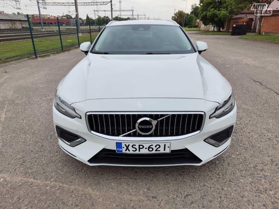 White Volvo V60 2021 in Siauliai, with an engine capacity of 2.00 L and mileage of 213 thousand km for 15900 €, photo 3 on AUTOMOTO.COM.LV