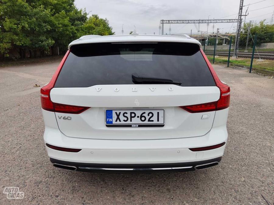 White Volvo V60 2021 in Siauliai, with an engine capacity of 2.00 L and mileage of 213 thousand km for 15900 €, photo 6 on AUTOMOTO.COM.LV