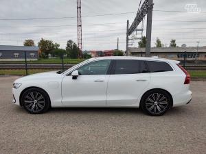 White Volvo V60 2021 in Siauliai, with an engine capacity of 2.00 L and mileage of 213 thousand km for 15900 €, photo 9 on AUTOMOTO.COM.LV