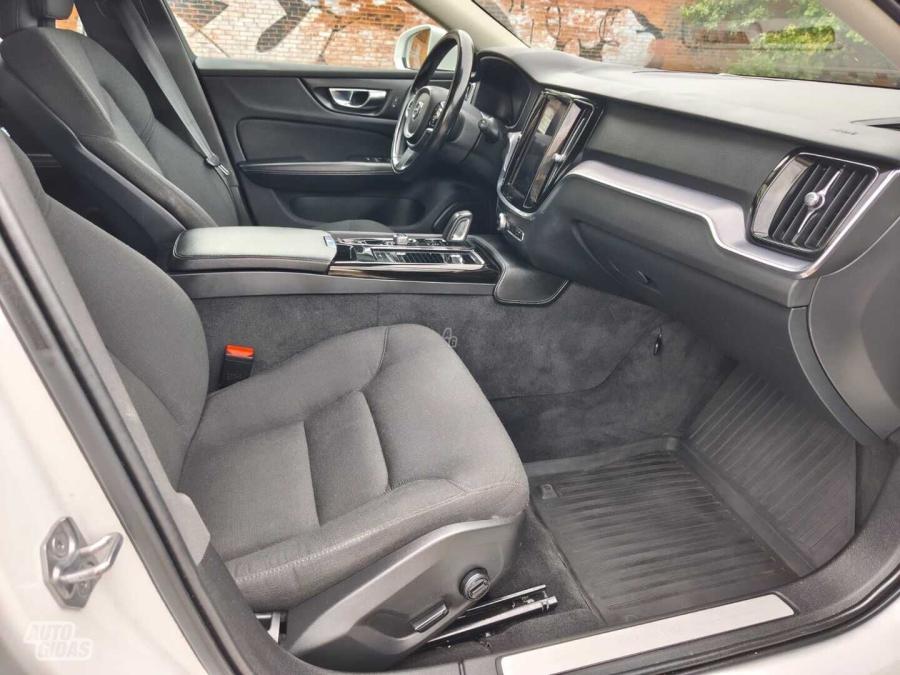 White Volvo V60 2021 in Siauliai, with an engine capacity of 2.00 L and mileage of 213 thousand km for 15900 €, photo 14 on AUTOMOTO.COM.LV