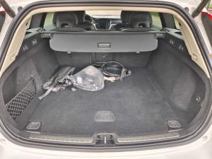 White Volvo V60 2021 in Siauliai, with an engine capacity of 2.00 L and mileage of 213 thousand km for 15900 €, photo 16 on AUTOMOTO.COM.LV