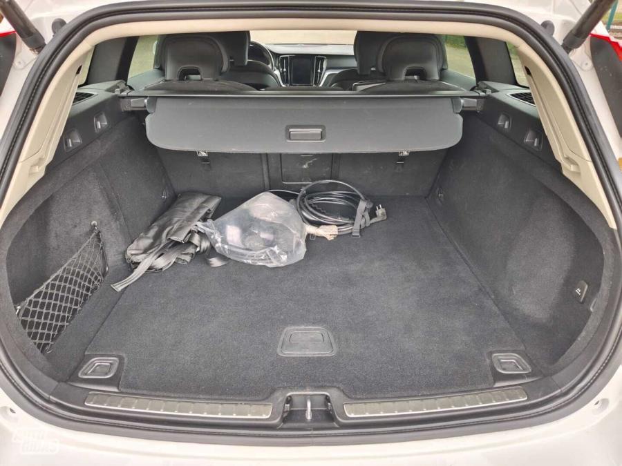 White Volvo V60 2021 in Siauliai, with an engine capacity of 2.00 L and mileage of 213 thousand km for 15900 €, photo 16 on AUTOMOTO.COM.LV