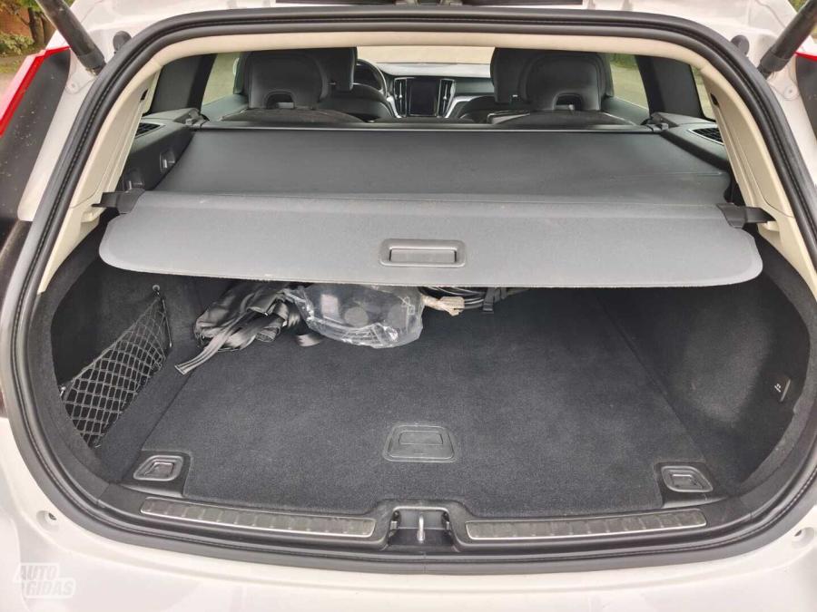 White Volvo V60 2021 in Siauliai, with an engine capacity of 2.00 L and mileage of 213 thousand km for 15900 €, photo 17 on AUTOMOTO.COM.LV
