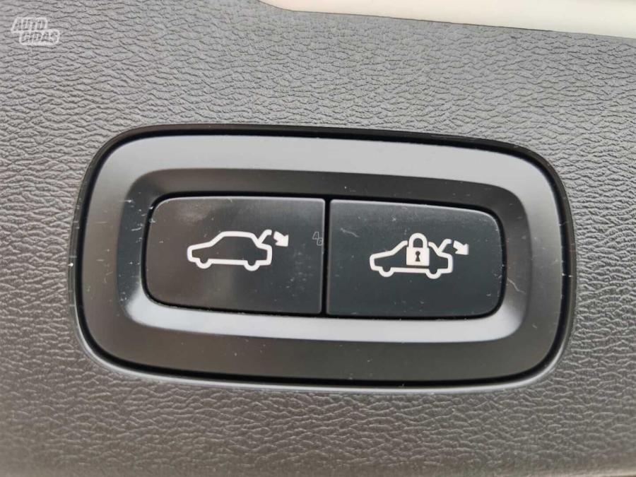 White Volvo V60 2021 in Siauliai, with an engine capacity of 2.00 L and mileage of 213 thousand km for 15900 €, photo 22 on AUTOMOTO.COM.LV
