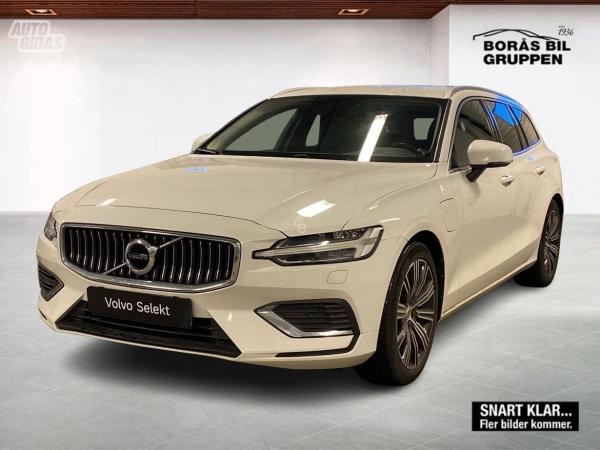 Balts Volvo V60 2022 Kauņa, ar dzinēja tilpumu 0.00 L un nobraukumu 95 tūkst. km par 32882 €, foto 1 vietnē AUTOMOTO.COM.LV