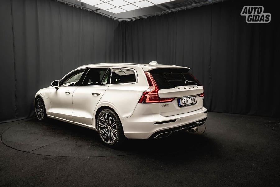 White Volvo V60 2022 in Kaunas, with an engine capacity of 0.00 L and mileage of 76 thousand km for 33314 €, photo 9 on AUTOMOTO.COM.LV