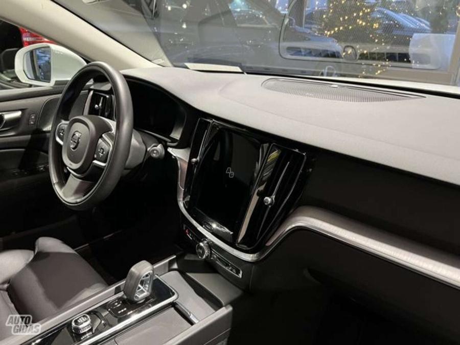 Balts Volvo V60 2022 Kauņa, ar dzinēja tilpumu 2.00 L un nobraukumu 26 tūkst. km par 32015 €, foto 12 vietnē AUTOMOTO.COM.LV
