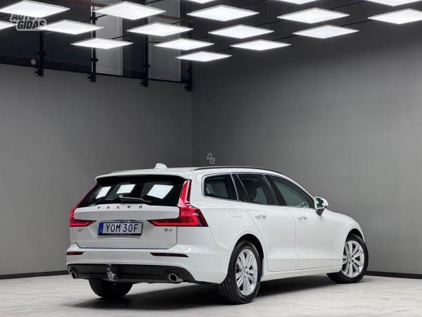 White Volvo V60 2022 in Kaunas, with an engine capacity of 0.00 L and mileage of 63 thousand km for 33507 €, photo 2 on AUTOMOTO.COM.LV