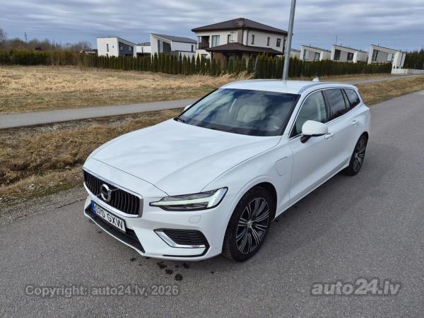 White Volvo V60 2022 in Tallinn, with an engine capacity of 2.00 L and mileage of 67 thousand km for 37500 €, photo 1 on AUTOMOTO.COM.LV