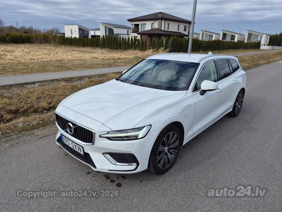 Balts Volvo V60 2022 Tallina, ar dzinēja tilpumu 2.00 L un nobraukumu 67 tūkst. km par 37500 €, foto 1 vietnē AUTOMOTO.COM.LV