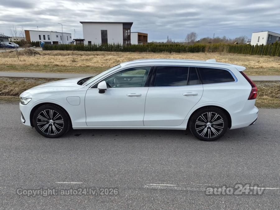 Balts Volvo V60 2022 Tallina, ar dzinēja tilpumu 2.00 L un nobraukumu 67 tūkst. km par 37500 €, foto 3 vietnē AUTOMOTO.COM.LV